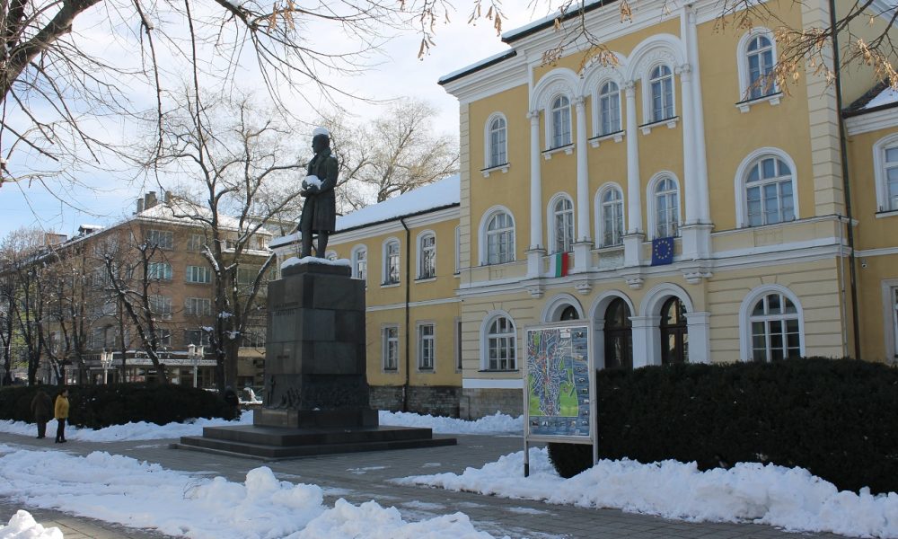 Национална Априловска гимназия отбелязва патронния си празник с