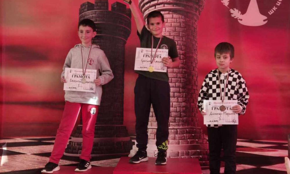 Купа и златен медал за 9 годишния Кристиян Василев от шахматен турнир